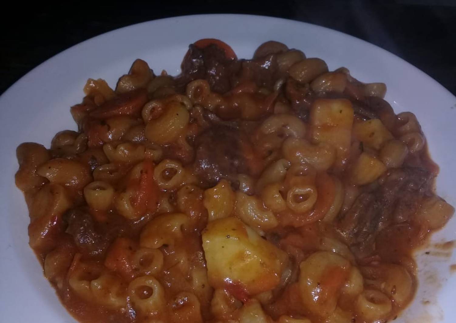 Guiso de carne y fideos coditos Receta de lucia kessler - Cookpad