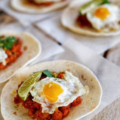 Tacos De Chorizo Con Huevo