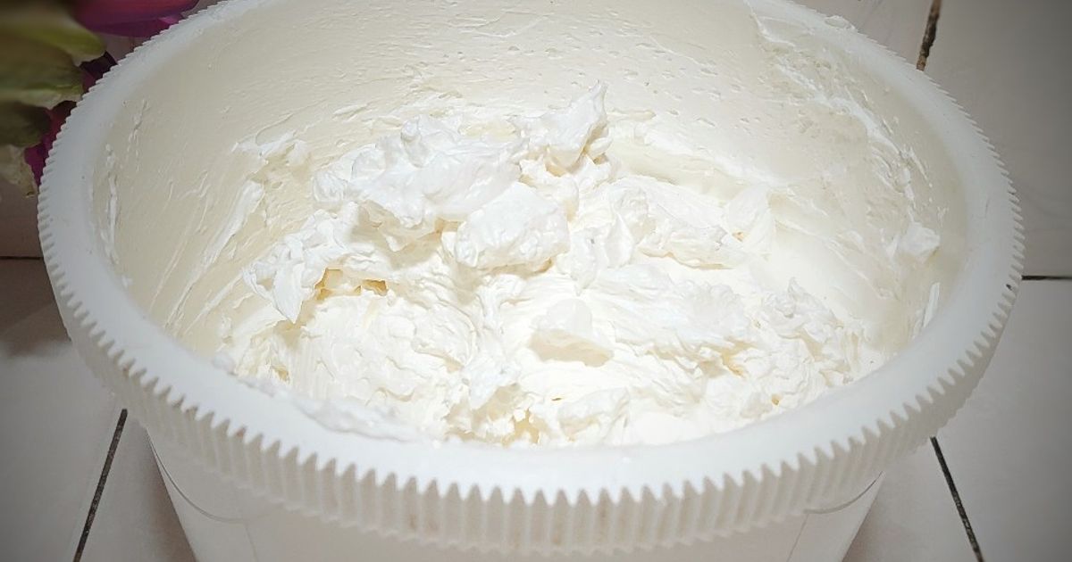 Resep Simple Butter Cream For Cake Decoration (Anti Ngendel) oleh asti ...
