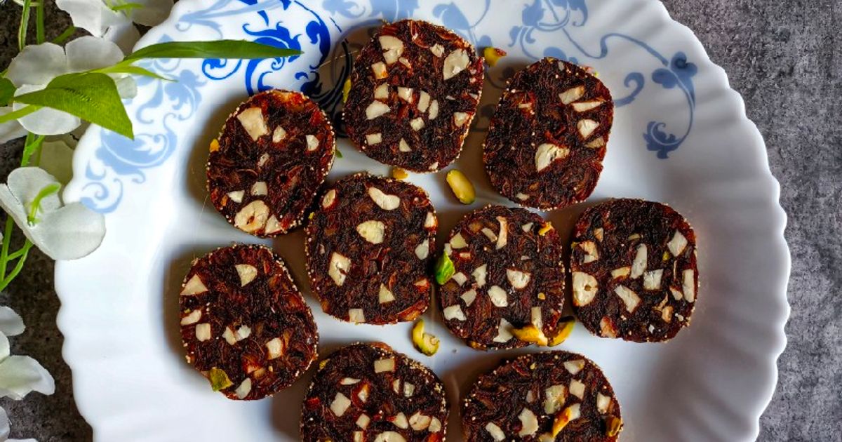 Khajoor Rolls/ Date Rolls Recipe by spicequeen - Cookpad