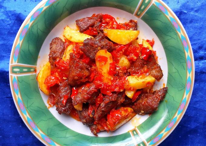 Resep Balado Daging Sapi dan Kentang oleh Arvina Harahap - Cookpad