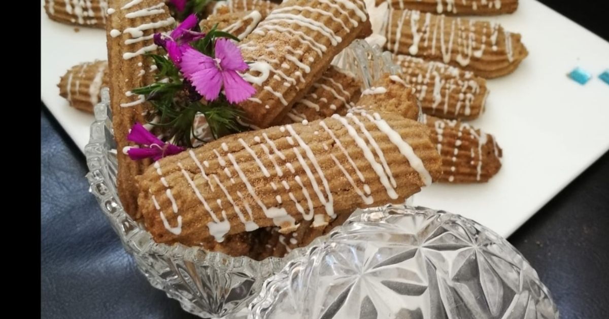 Nutti Crust Biscuit Recipe by Fatima Moten - Cookpad