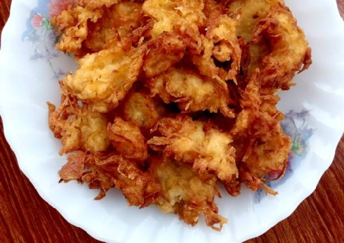 Grated Potato Pakora Recipe by Nimra Ch - Cookpad