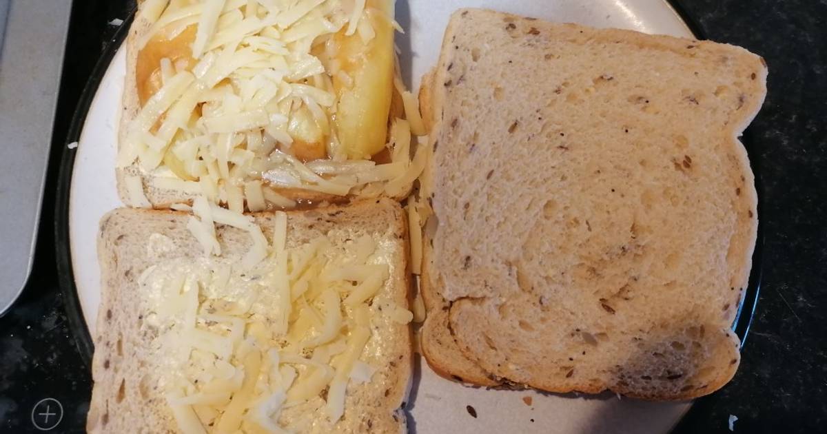 Cheese and Gravy Chip Butty Recipe by Harry Thomas - Cookpad