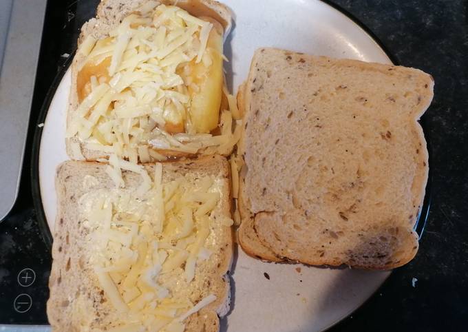 Cheese and Gravy Chip Butty Recipe by Harry Thomas - Cookpad