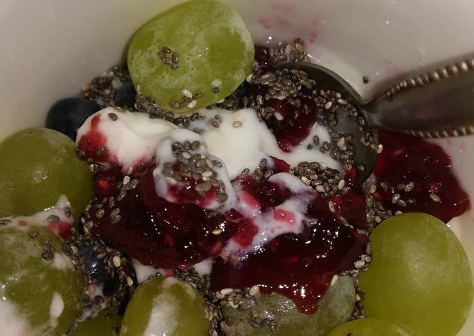 Yogurt con fruta Receta de Marina- Cookpad