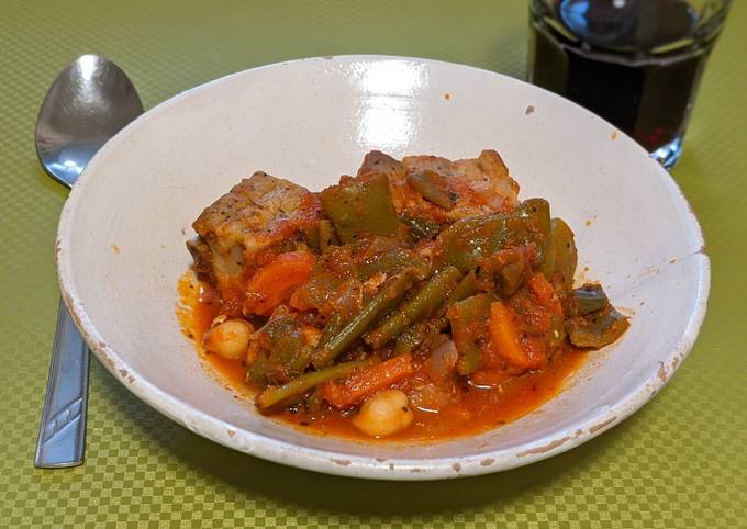 Costillas entomatadas con garbanzos y verduras Receta de Jesús Ruiz ...