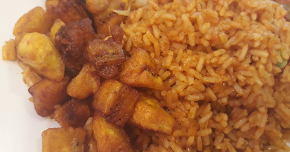 Jollof rice and dodo Recipe by Caroline E - Cookpad