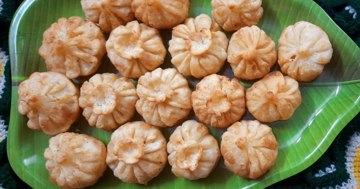 रवा - खवा मोदक (rava khava modak recipe in marathi) रेसिपी Mrs.Nilima ...