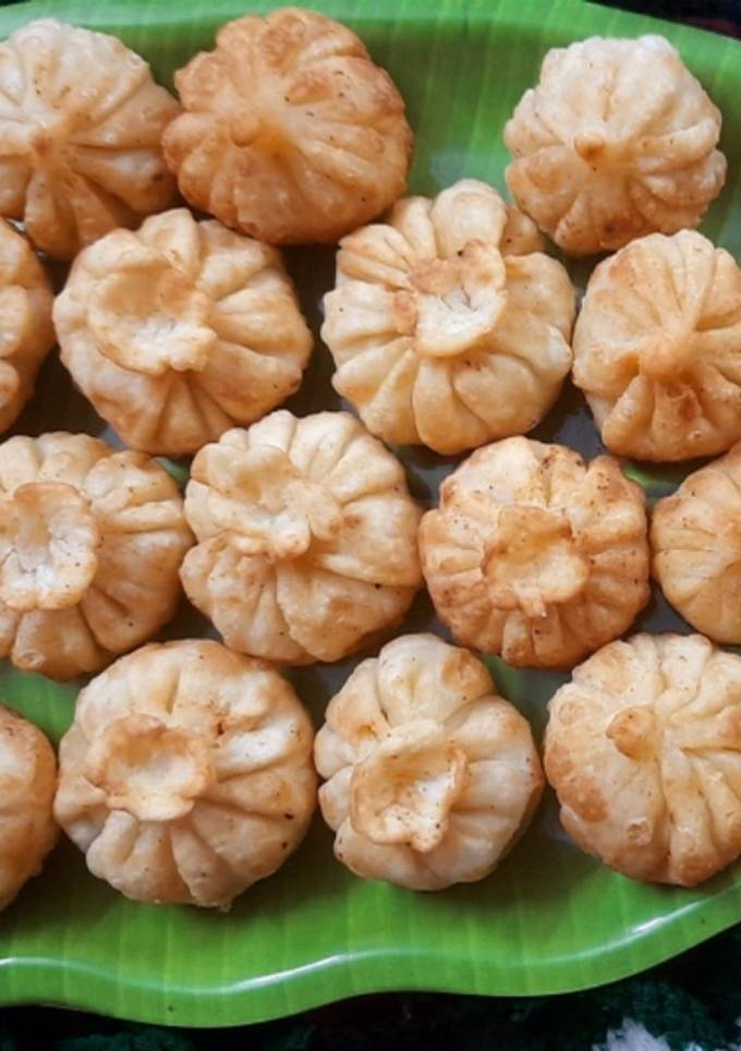 रवा - खवा मोदक (rava khava modak recipe in marathi) रेसिपी Mrs.Nilima ...