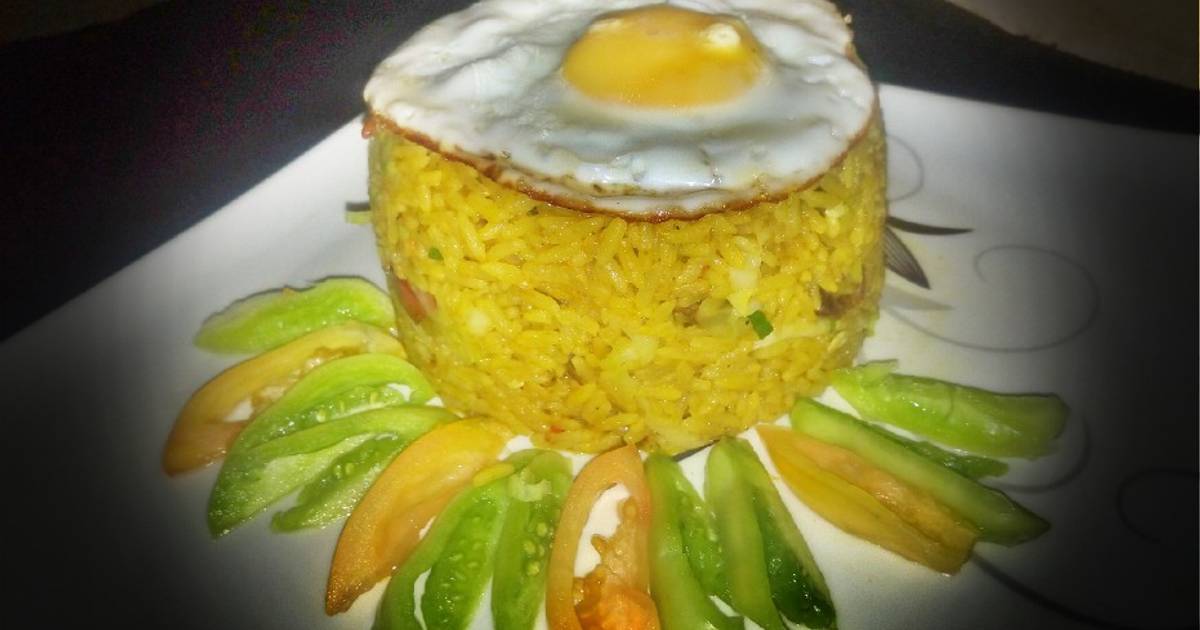 Soyayyar shinkafa mai kori da half-fried Egg girki daga Meynerl's ...