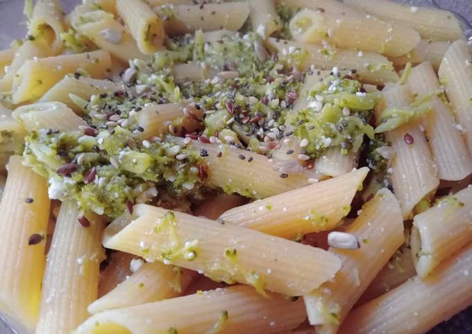 Fideos con brócoli 🥦 todo en uno Receta de Tatiana Kempfen- Cookpad