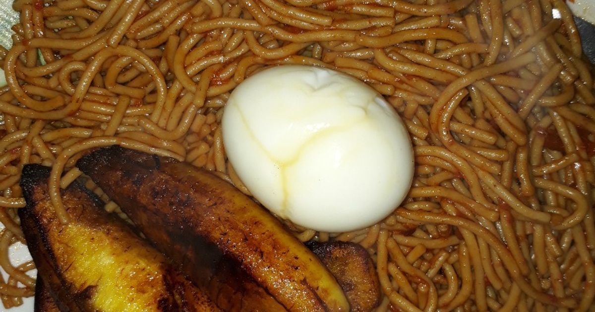 Spaghetti With Fried Plantain And Egg Recipe by Peace - Cookpad