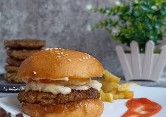 Resep Patty Burger Homemade Simple Bikinnya, Enaaak dg Saos Keju #378 ...