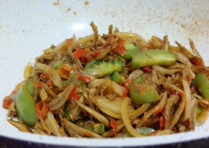 Resep Teri Jengki tomat ijo oleh sri susanti - Cookpad