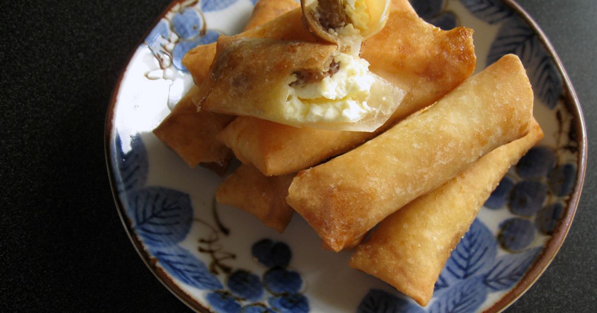 Sweet Cream Cheese Spring Rolls Recipe by Hiroko Liston - Cookpad