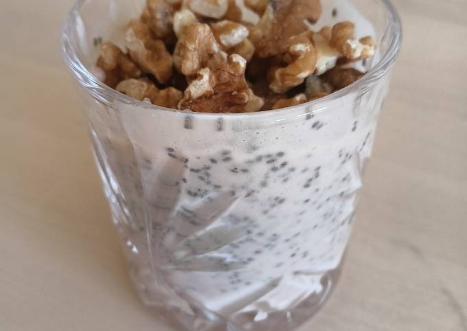 Yogur con chía y nueces Receta de Sandra - Cookpad