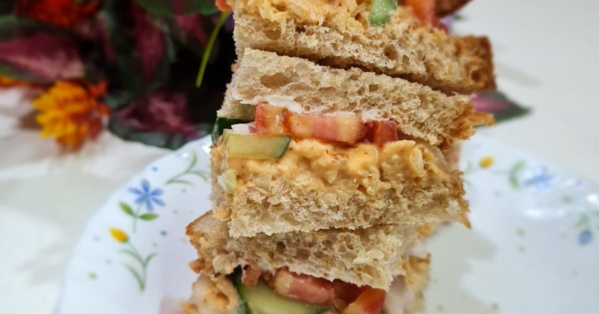 Veg Peri Peri Sandwich Recipe by Zainab Aftab - Cookpad