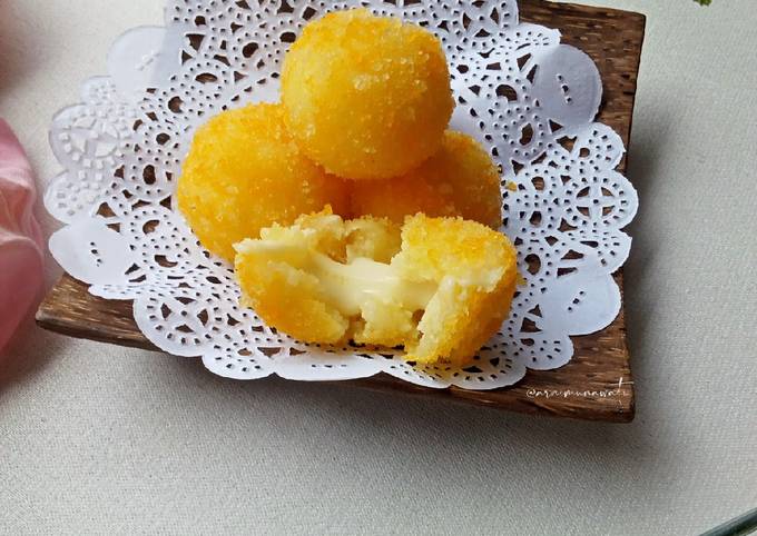 Resep Bola-Bola Kentang Keju Crispy oleh Arni Munawati - Cookpad
