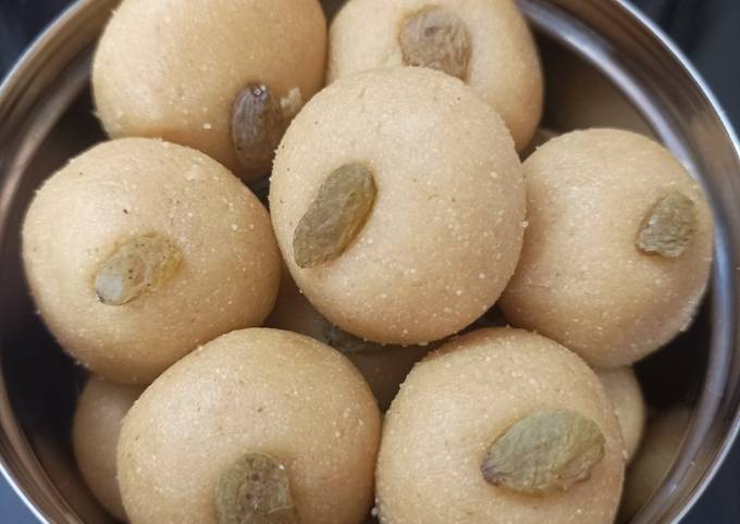 Rava besan laddu Recipe by Dream Thakrar - Cookpad
