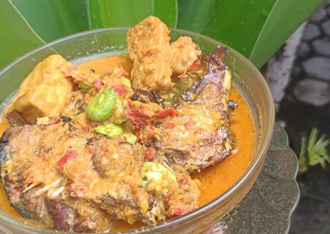 Resep Mangut ikan asep campur tahu tempe oleh Dapur Nadine - Cookpad