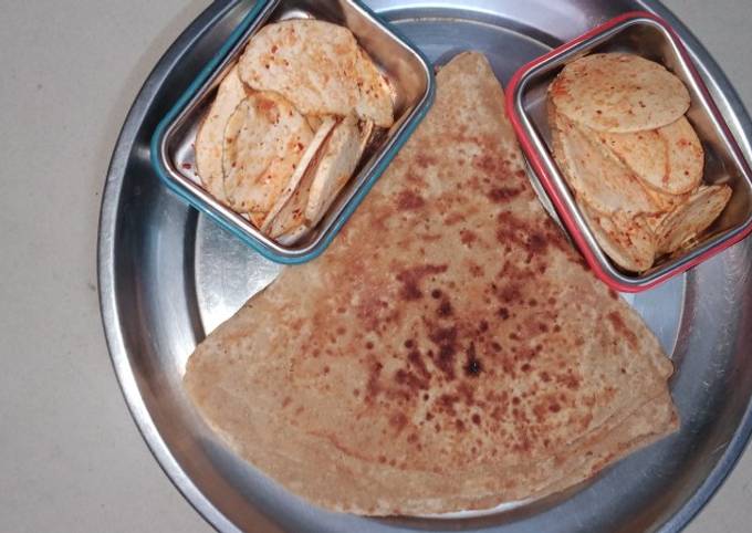 Triangle chilli parantha Recipe by Nisha parmar - Cookpad
