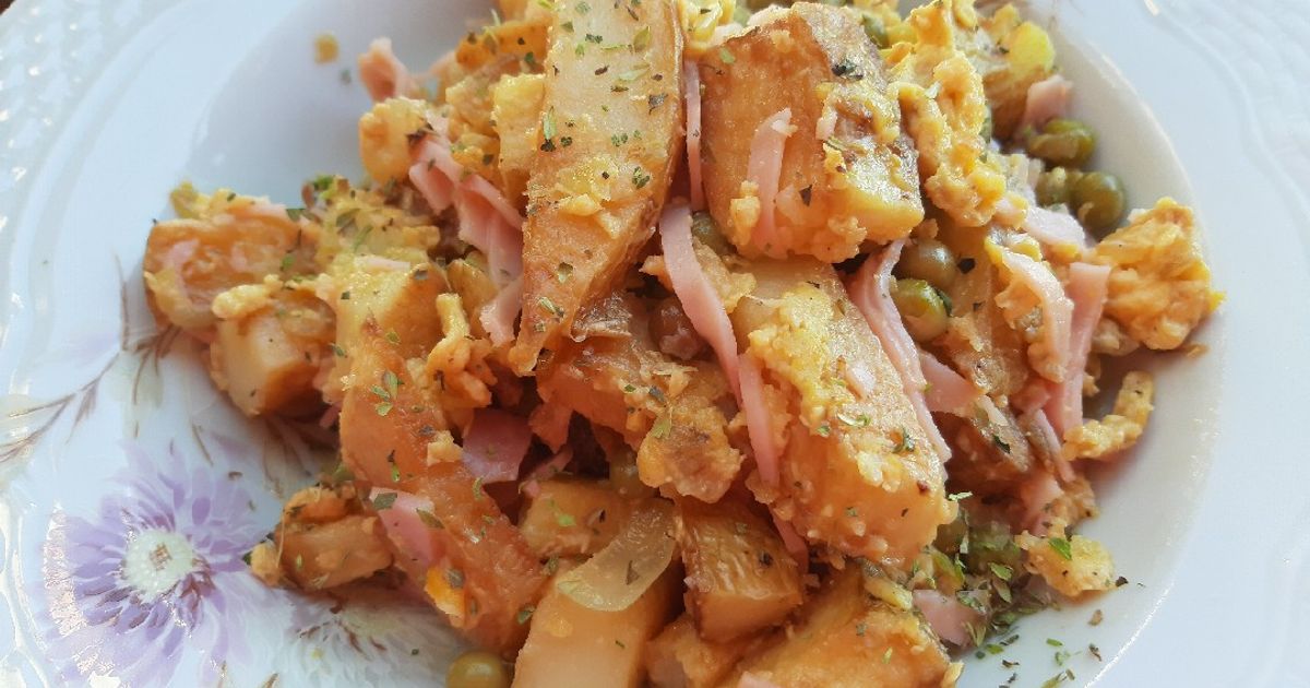 Revuelto Con Papas, Huevo, Jamón Y Arvejas Receta de Norali - Cookpad
