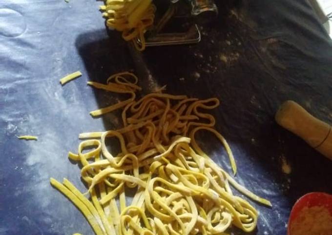 Fideos caseros de huevo fáciles Receta de Morena Belloso- Cookpad