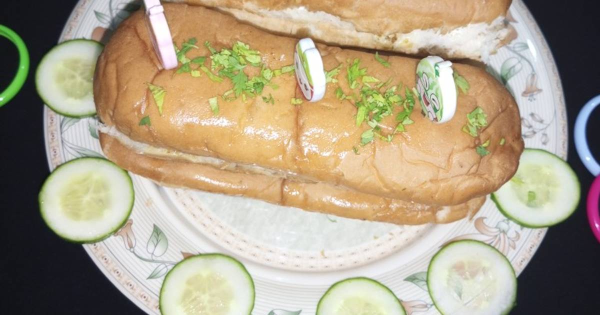 Chicken long burger Recipe by Aqsa mukhtiar - Cookpad