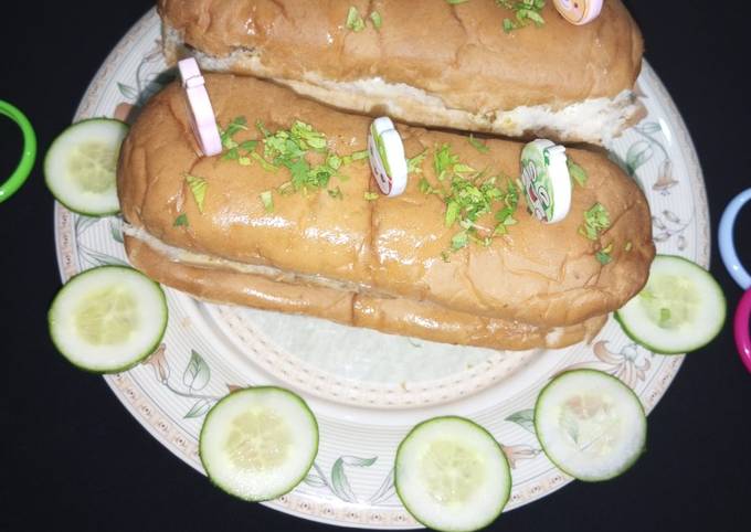 Chicken long burger Recipe by Aqsa mukhtiar - Cookpad