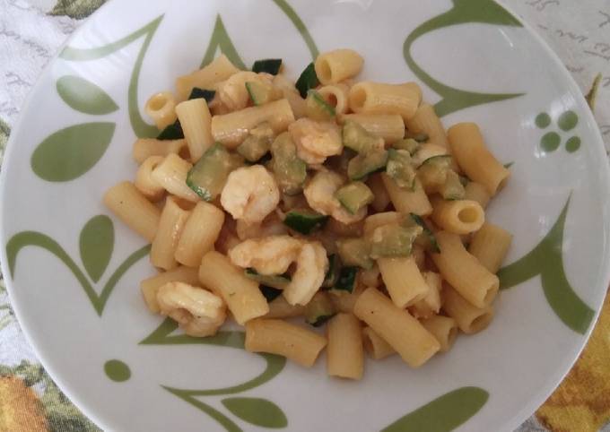 Ricetta Mezzi canneroni con zucchine e gamberetti di Rosanna Piemontese ...