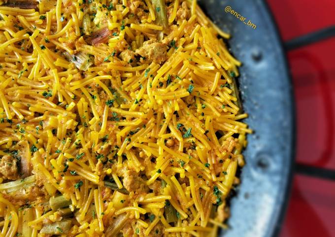 Fideos con carne picada, ajos tiernos y coliflor Receta de Encar- Cookpad