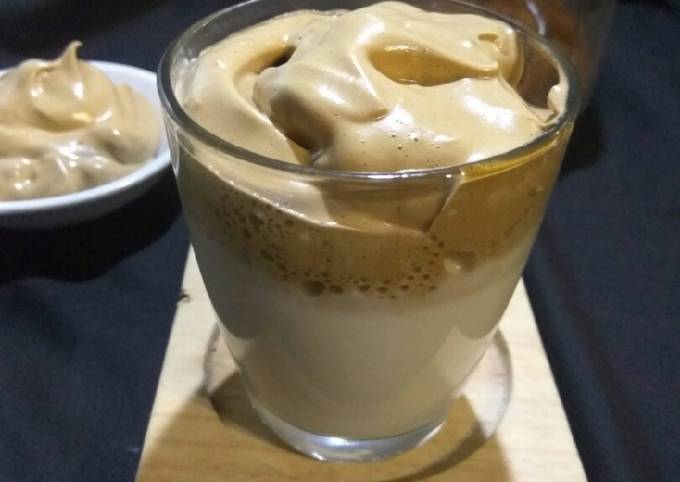 Resep Dalgona coffee oleh Pawon Ibuk - Cookpad