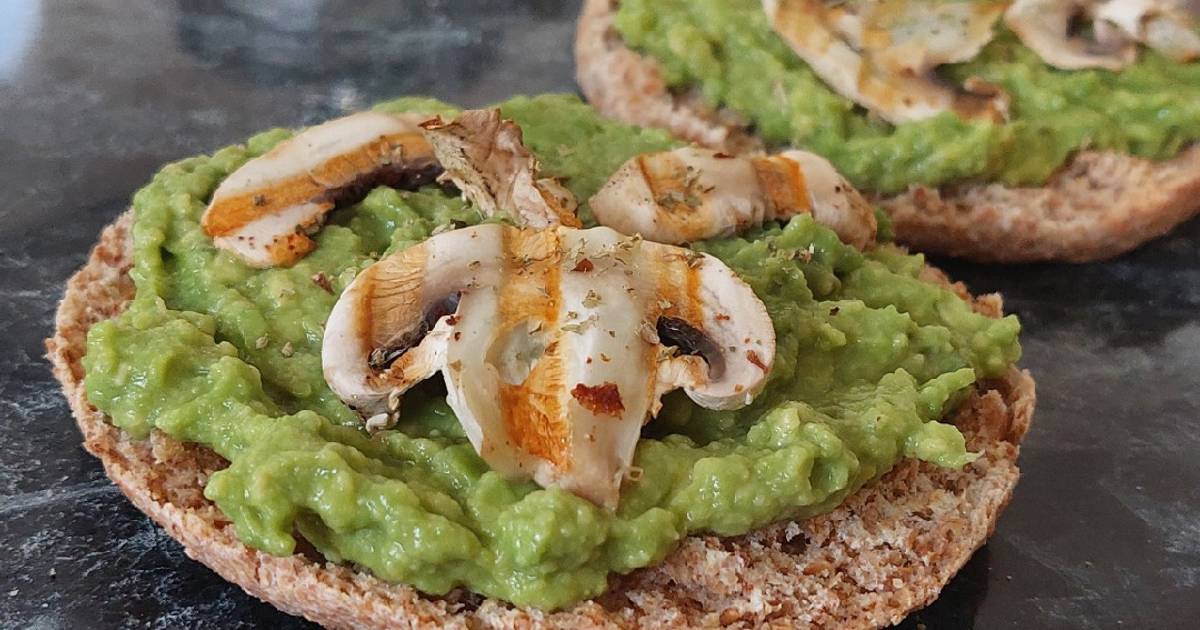 Tostadas con palta y champiñón Receta de Yvette - Cookpad