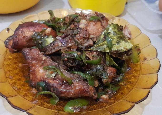 Resep Ayam goreng cabe ijo oleh Una rizka - Cookpad