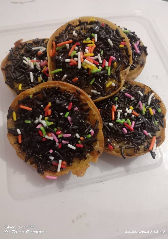 Resep Terang Bulan Mini (Martabak Manis) BERSARANG dan EMPUK ANTI GAGAL ...