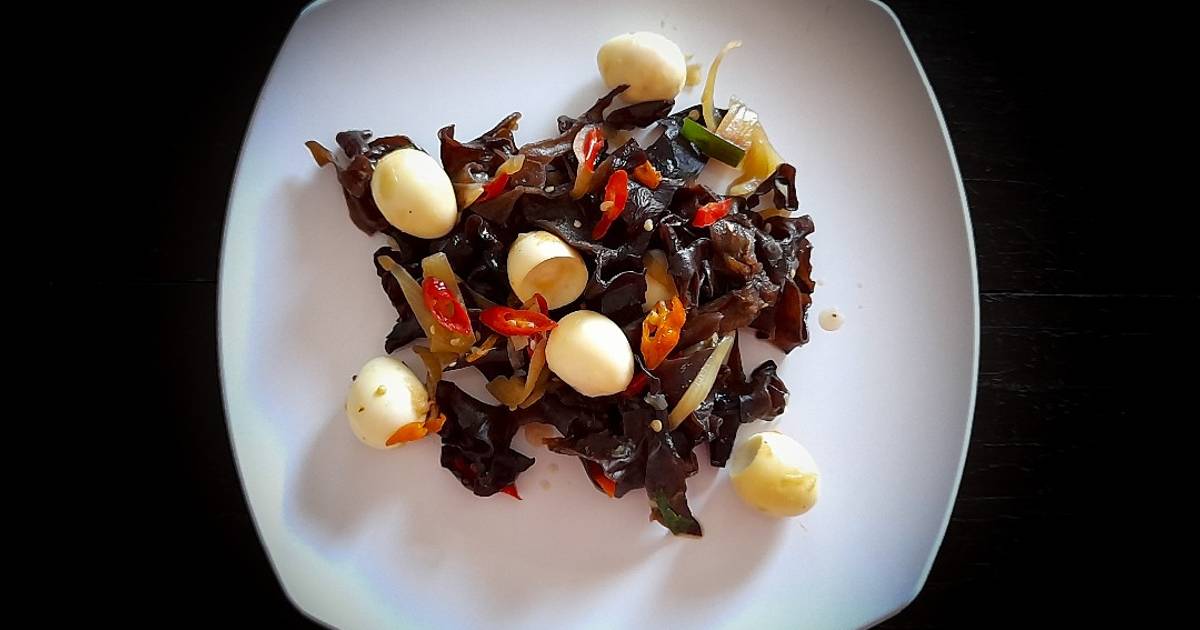 Resep Lember (Jamur Kuping) Telur Puyuh Bumbu Sangrai oleh CHA - Cookpad