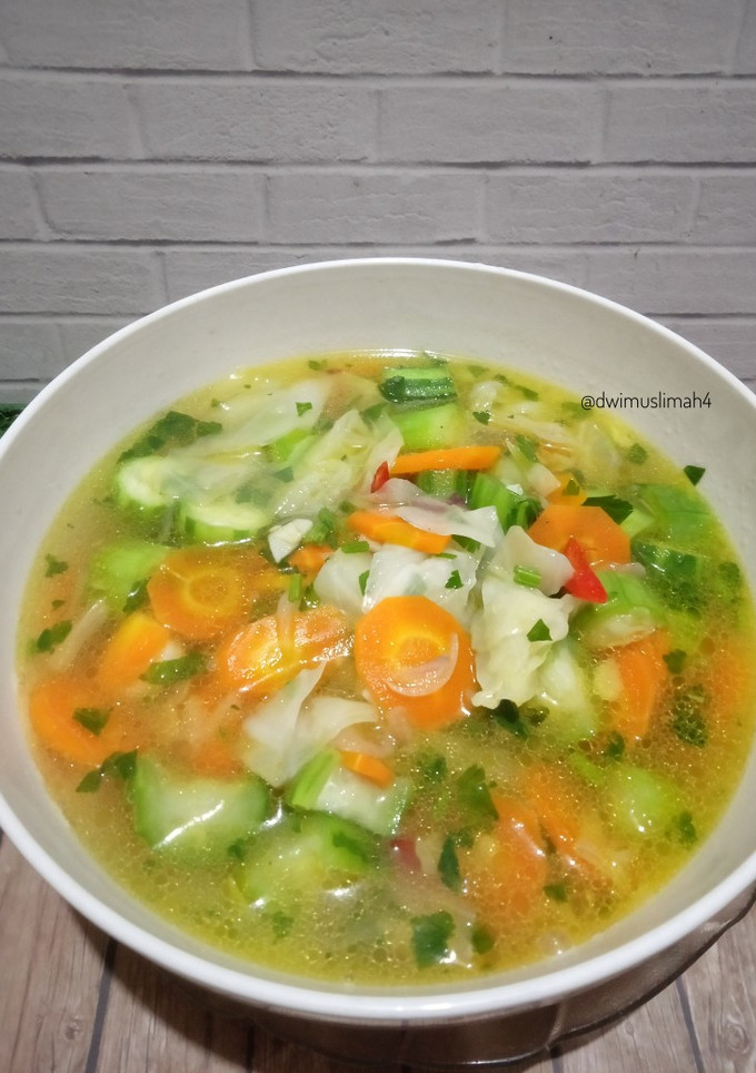Resep Sayur Bening Wortel, Kol, Dan Kisik oleh Dwi Muslimawati - Cookpad
