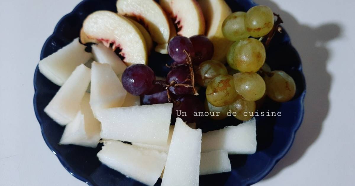 Assiette de fruits frais coupés 🍴 de Un amour de cuisine - Cookpad