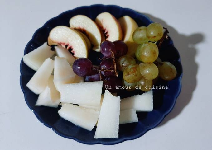 Assiette de fruits frais coupés 🍴 de Un amour de cuisine - Cookpad
