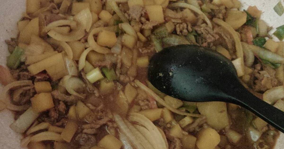 Resep Semur kentang daging giling oleh ibunya rasanqi - Cookpad