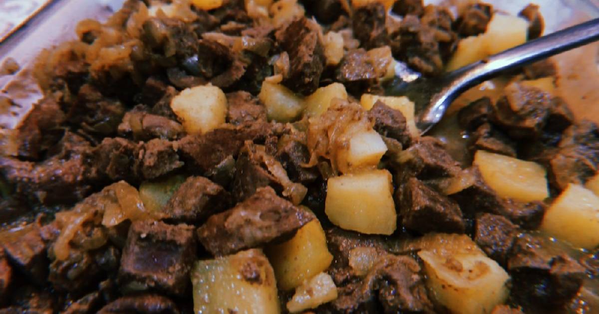 Hígado con cebollita y papas Receta de Micaela Borquez Marich- Cookpad