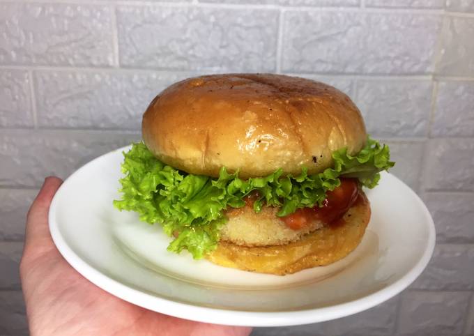 Resep Burger Ayam Katsu Simple 🍔 oleh cooking paw 🧶 - Cookpad