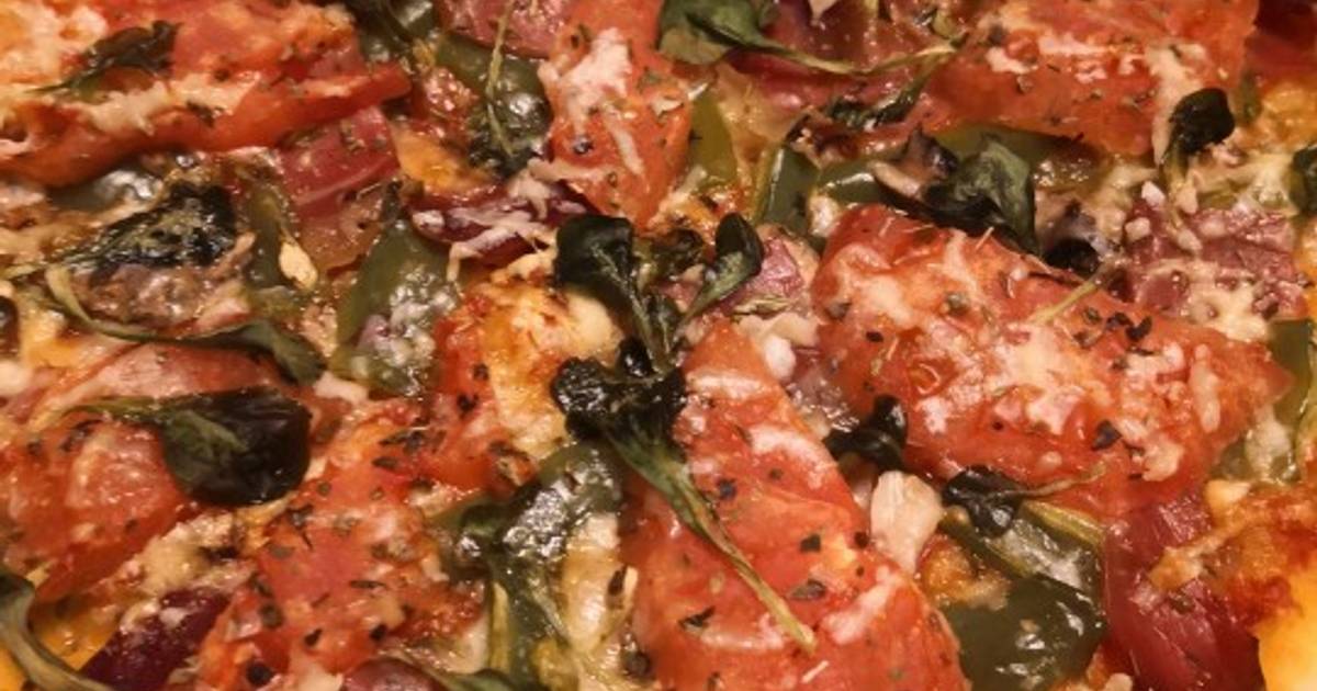 Pizza de tomate, albahaca y jamón serrano Receta de Alba Moral Velilla ...