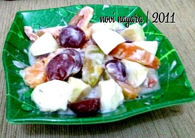 Resep Salad Buah untuk yang lagi Diet 🍇🍏🍅🍊 oleh Novi Saluntara - Cookpad