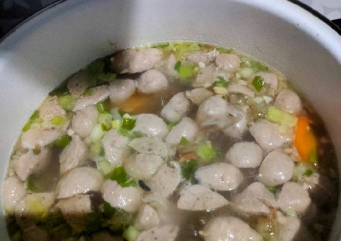 Resep Sayur sop bakso wortel kentang oleh henny yerry wulandari - Cookpad