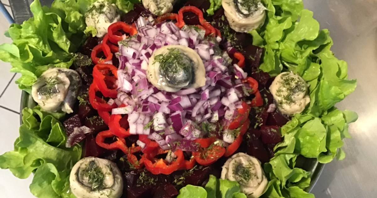 Salade composée feuille de chêne,betteraves,poivron rouge,oignon rouge ...