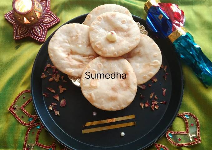 सांजोरी (sajori recipe in marathi) रेसिपी Sumedha Joshi द्वारे - Cookpad