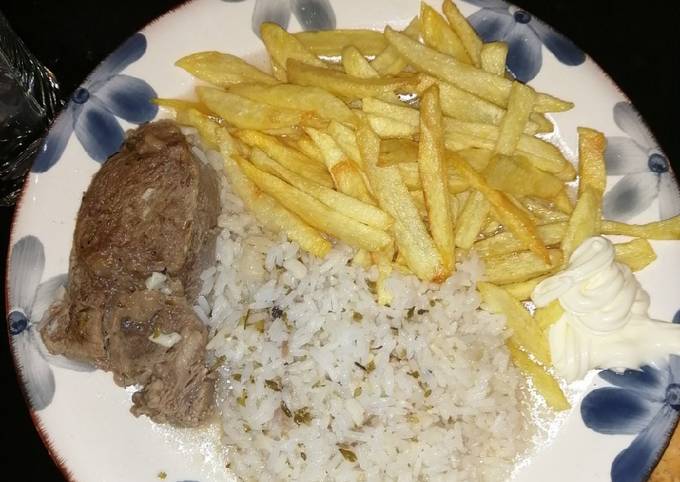 Arroz con carne y papitas fritas 😄 Receta de Andrea- Cookpad