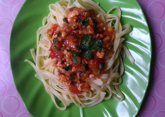 Resep Spaghetti Ayam Simpel oleh Ufy Rahma - Cookpad